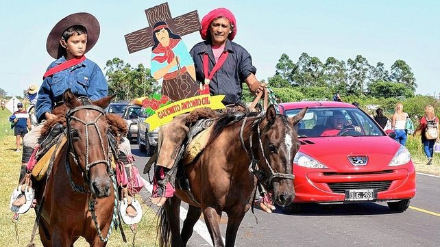 Gauchito Gil: sin cabalgata al santuario por la encefalomielitis equina