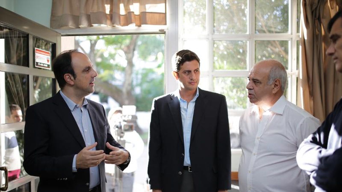 Corral visitó una empresa local que comenzó a exporta a Perú