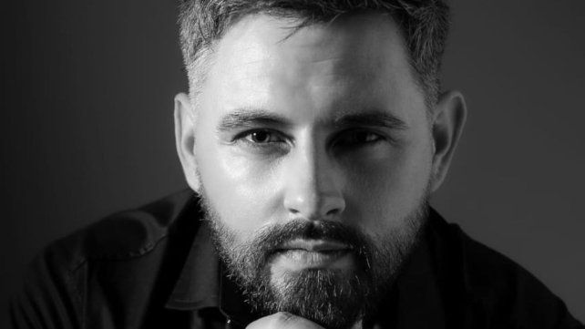 Jonathan Palacios relanza su carrera como cantante, músico e intérprete