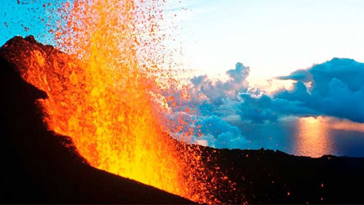 Impactantes imágenes de la erupción de un volcán