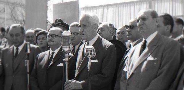 Hace 40 años moría Illia, el ex presidente derrocado al que le pidieron ...
