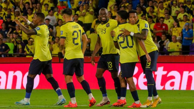 Es rosarino, conduce a una selección que jugará el Mundial y publicó un ...